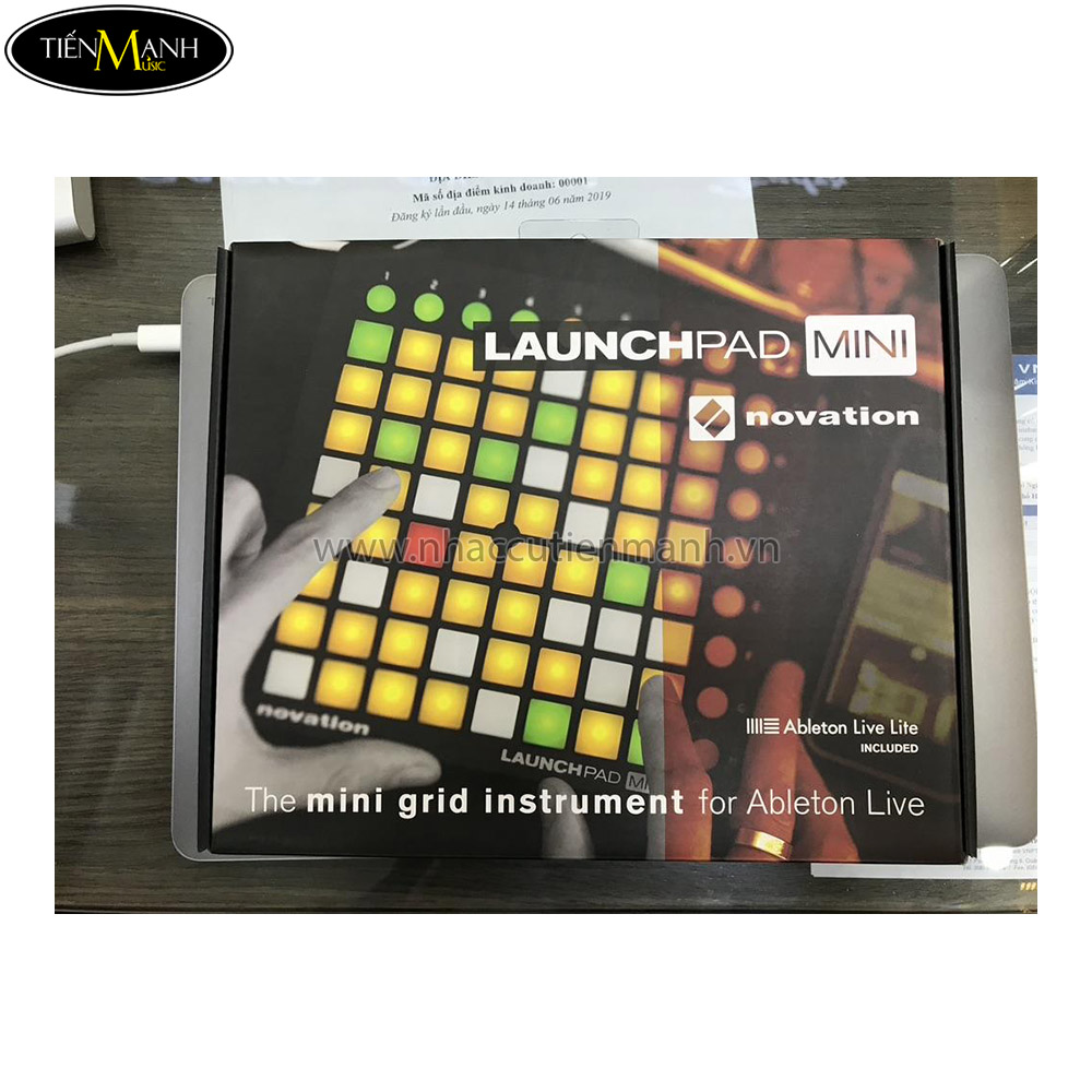 Novation Launchpad Mini MK2 - Compact USB Grid Controller for Ableton ...